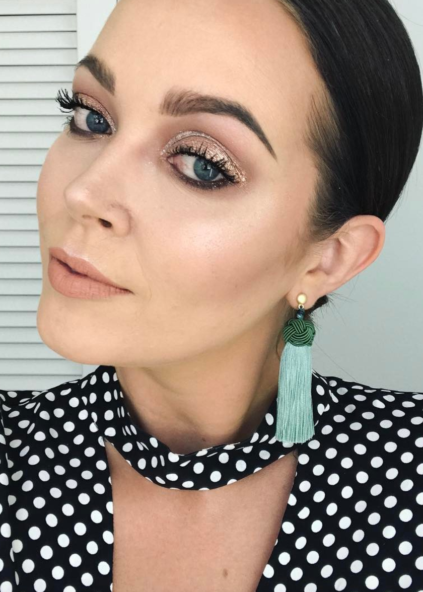 Beauty blogger Kayti Oldham shares her makeup tips – HART